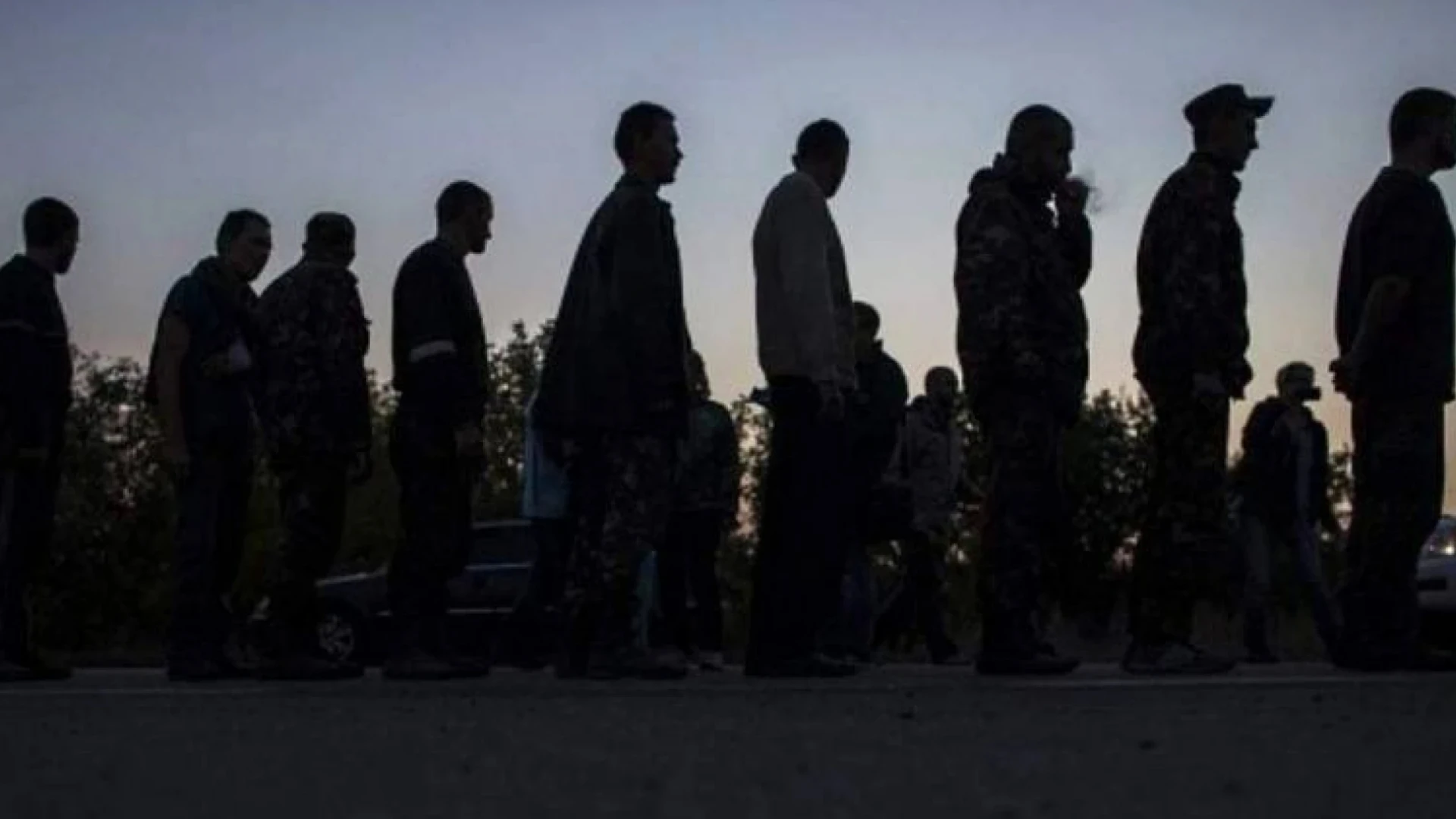 Do soldiers of the Armed Forces of Ukraine surrender en masse to ...
